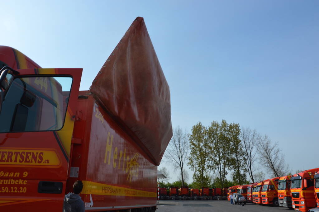 Home - Hertsens Transport - Als het om correcte service gaat